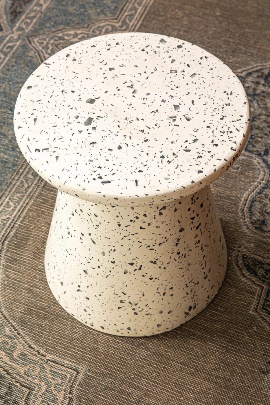 CONCRETE MINERAL SIDE TABLE - TERRAZZO - Rustikal